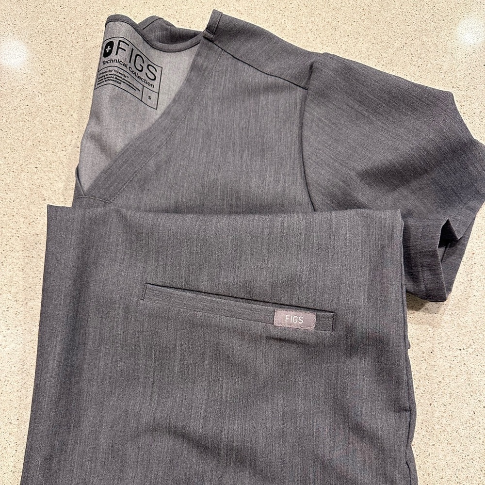 Figs Graphite Scrub Top - Gem